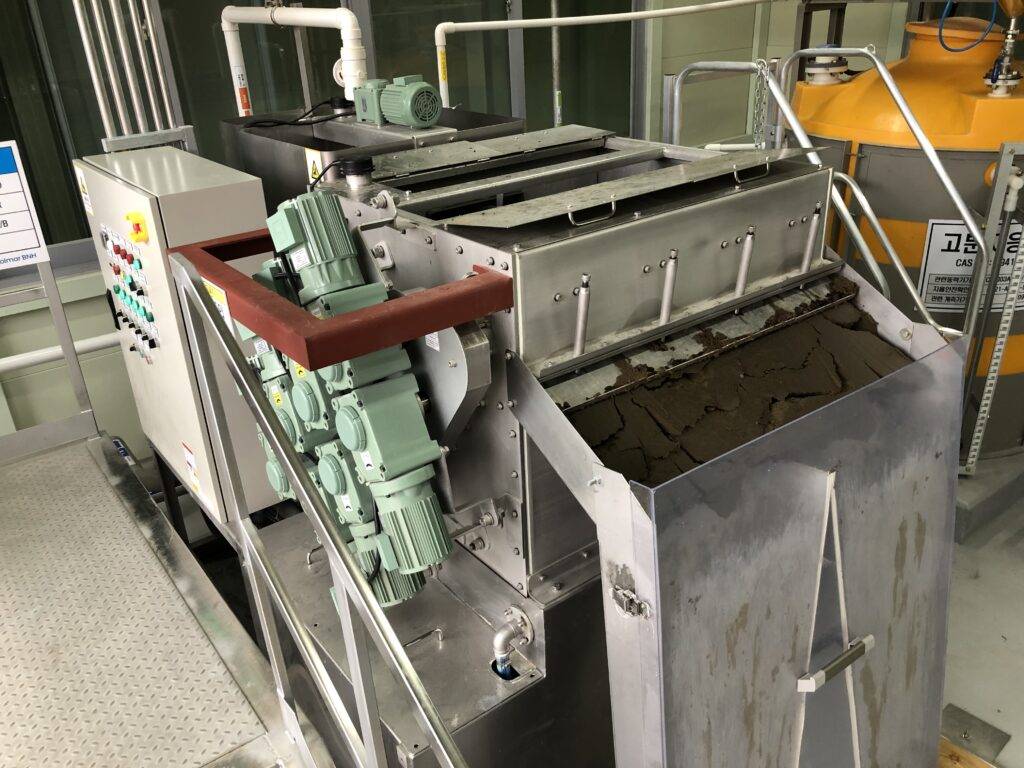 Roller Press JD: Optimal Solution for High Mineral Content Sludge Dewaterin